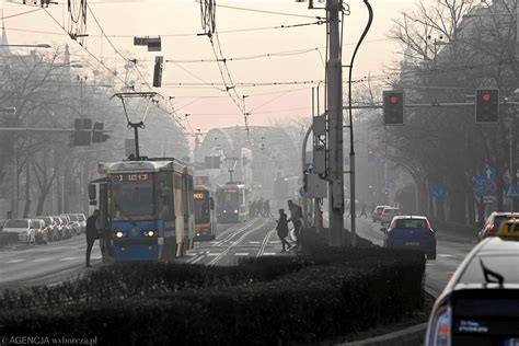 Smog we Wrocławiu Alert RCB na Dolnym Śląsku Jaka jest jakość powietrza