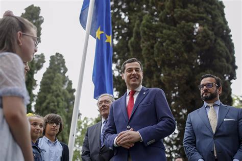 Moreno Asiste Este Jueves Al Izado De La Bandera De La UE Ante El