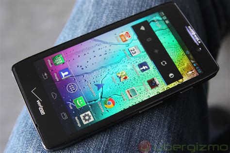 RAZR HD Review RAZR Maxx HD Review Ubergizmo