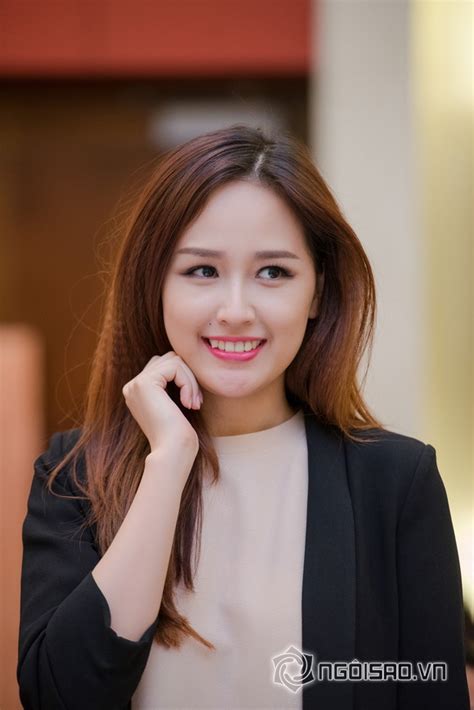Hoa hậu Mai Phương Thúy diện kín đáo vẫn đẹp hút hồn tại sự kiện