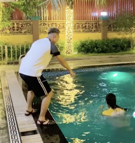 Hotgirl bể cá Ngân Baby tiếp tục là nạn nhân mua vui phản cảm Bị xô