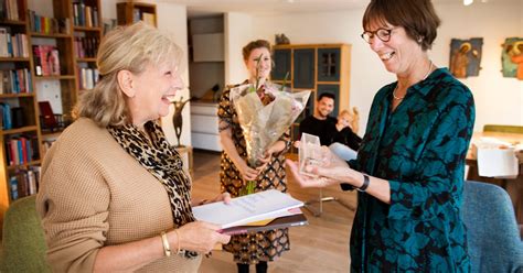 Uit Elkaar Van Bette Westera Wint Gouden Griffel Penseel Naar Hup