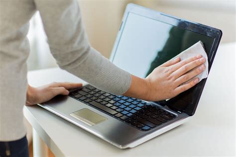 How To Clean A Laptop Screen And Rid It Of Dust Dirt And Grime