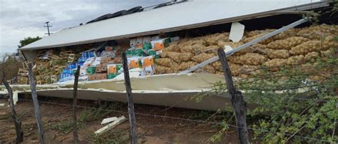 Carreta Carregada De Verduras Tomba Na Br Na Regi O Do Alto Oeste