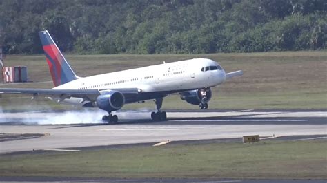 Delta Airlines Boeing Landing From The Bayside At Tampa Int