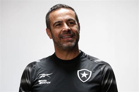 Depois de mais de 40 dias interino Botafogo anuncia o técnico