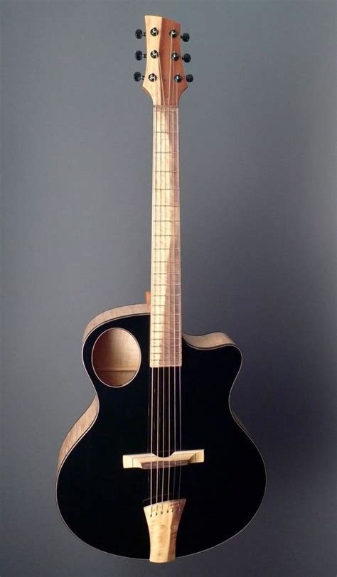 Lauriole Une Acoustique Custom Du Luthier Martin Keith Retrouvez Des Cours De Guitare Dun
