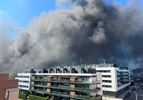 Suceso Gran alarma en Gijón por un fuego extremo en un edificio en