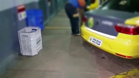 Homem é flagrado durante furto em residência no Santa Felicidade e