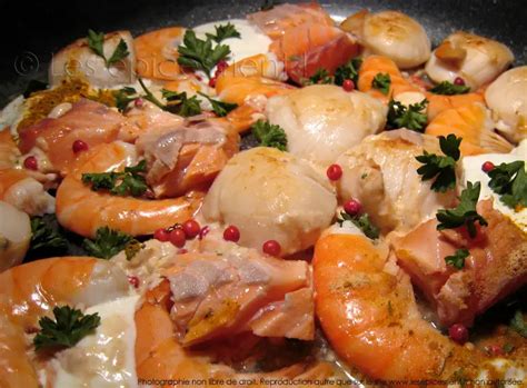 Poêlée de la mer noix de St Jacques saumon et crevettes Les épices