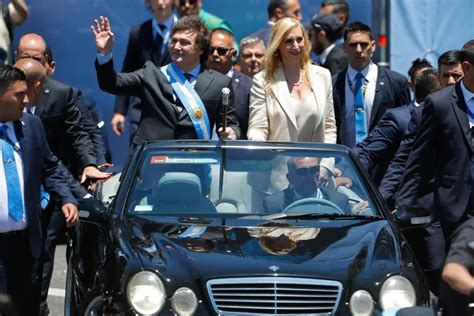 Foto Banderas de Argentina Así se ha vivido la jura de Javier Milei