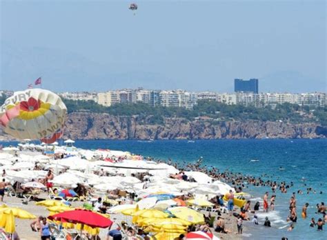 Antalya Da Sahiller Doldu