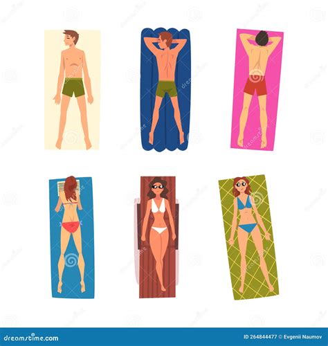 Personajes De La Gente Tomando Sol Sobre Una Manta En La Playa De Arena