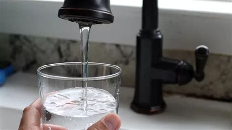 Corte de agua en Santiago Cuántos litros de agua por persona hay que