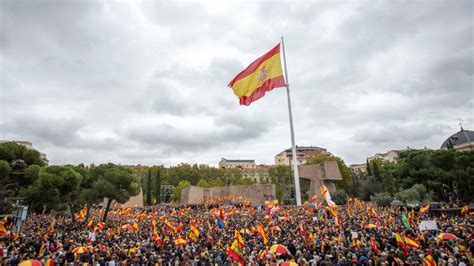 Casi 200 000 personas abarrotan la Plaza de Colón en la concentración