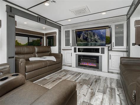 Montana High Country Luxury Fifth Wheels Model 373RD Floorplan
