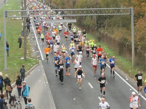 Poznań Maraton Biegacze opanowali miasto ZDJĘCIA Z TRASY Poznań