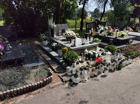 Grób syna Sylwii Peretti po pogrzebie Zdjęcia