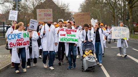 Tarifverhandlungen Ärzte an Unikliniken zu Warnstreik aufgerufen