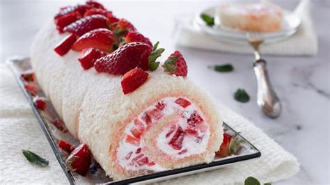 Gâteau roulé aux fraises de Cyril Lignac Ma Patisserie