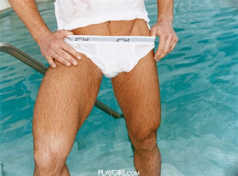 GAY MANS PLEASURE CHARLES DERA SHOWS COCK