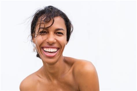 Portrait De Beauté D une Jeune Femme Afro américaine Topless Aux