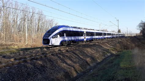 ED161 001 jako IC CZARTORYSKI do Łodzi Fabrycznej przejeżdża obok