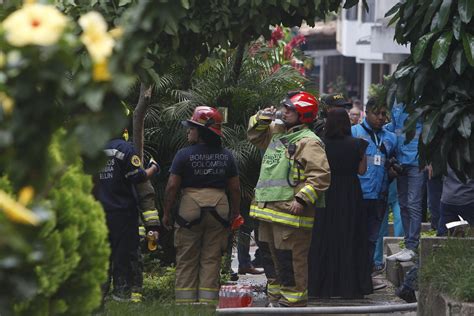 Una avioneta cae en Medellín y deja al menos ocho muertos