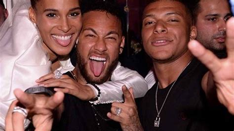 Indignación en Brasil Neymar organiza una fiesta de cinco días en