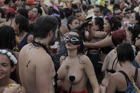 Carnaval 2019 o Que Não Faltou Foram Peitos e Aqui Está a Melhor