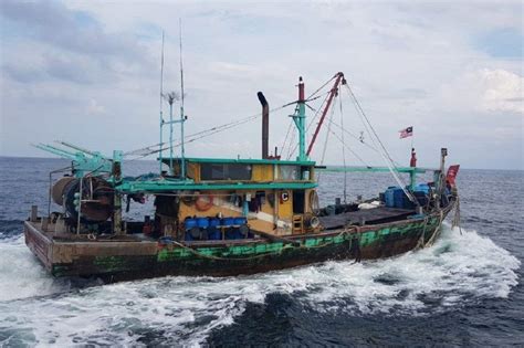 Kapal Penangkap Ikan Berbendera Malaysia Berawak Warga Negara Myanmar