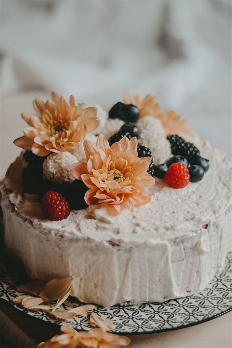 REZEPT NAKED CAKE MIT FRISCHEN HIMBEEREN