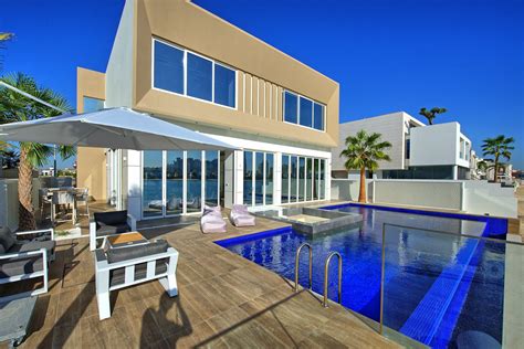 Villa On The Palm Luxury Villa Rental In Dubai Dubai Sleeps In