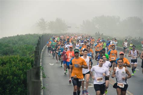 La Maratón de Río de Janeiro desafía al mal tiempo y bate récord de