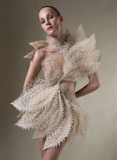 Earthrise Iris Van Herpen Yeni Koleksiyonunda Plastik Atıkları