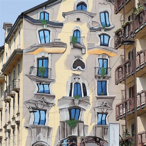 Il Palazzo Di Porta Romana Sembra Un Opera Di Gaud Quasi Completato