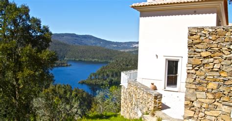 As Melhores Escapadinhas Para Descobrir Os Campos Floridos Em Portugal
