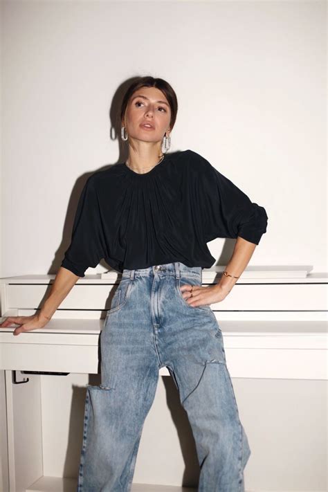 Silk Blouse in Navy BlueNaked Shoulders Стильные наряды Уличный