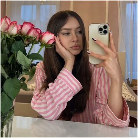 Pin By Laura On Emilka Kostyk Girl Pink