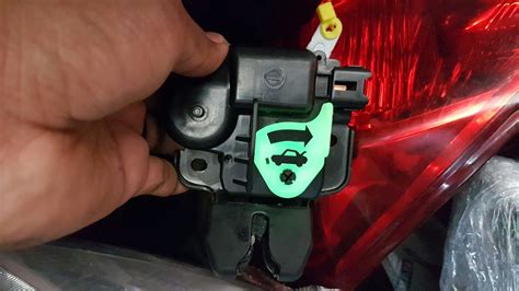 Chapa Cajuela Nissan Tiida Nueva Original Env O Gratis