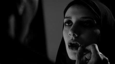 A Girl Walks Home Alone At Night Film 2014 SensCritique