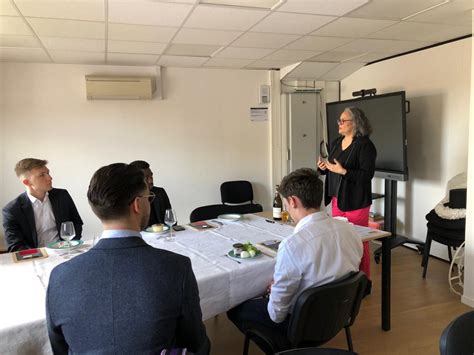 SAVOIR VIVRE EN ENTREPRISE EN 2024 Elijence