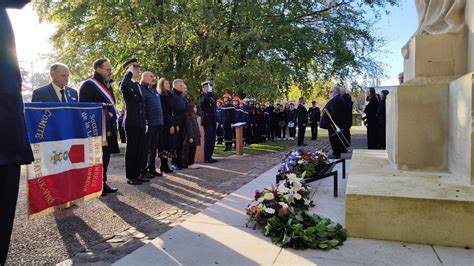 Bayeux L Armistice Du Novembre Comm Mor En Pr Sence De