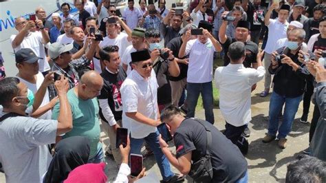 Bebas Dari Lapas Sukamiskin Anas Urbaningrum Pulang Kampung Untuk