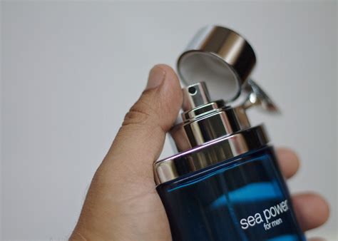 8 Rekomendasi Parfum Isi Ulang Yang Tahan Lama Untuk Pria