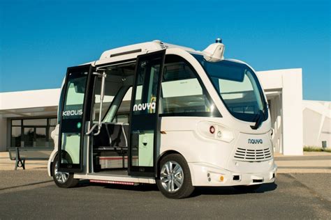 Spezialist für autonom fahrende Minibusse Kuhn Fachverlag