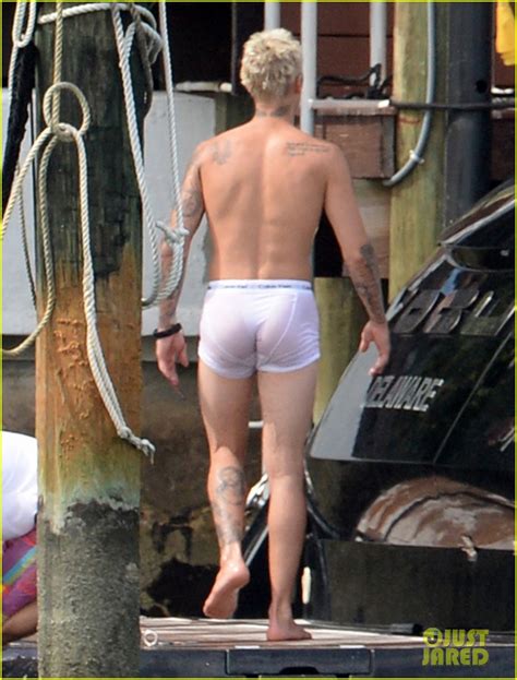 Justin Bieber Goes Wakeboarding In Just His Boxers Photo 991481