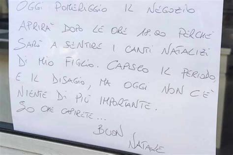 Chiude il negozio per andare alla recita del figlio oggi non cè