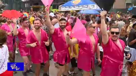 Vídeo Foliões mostram criatividade em fantasias MG1 G1