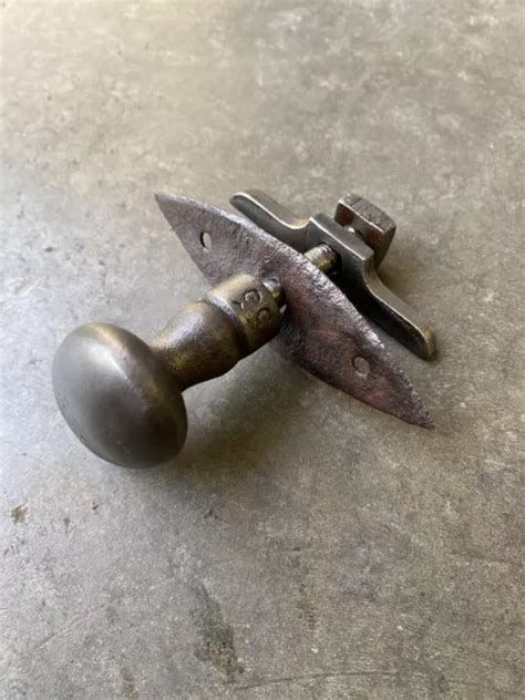 Ancienne Poign E De Porte En Fer Forg Serrure Ferrure Penture Heurtoir